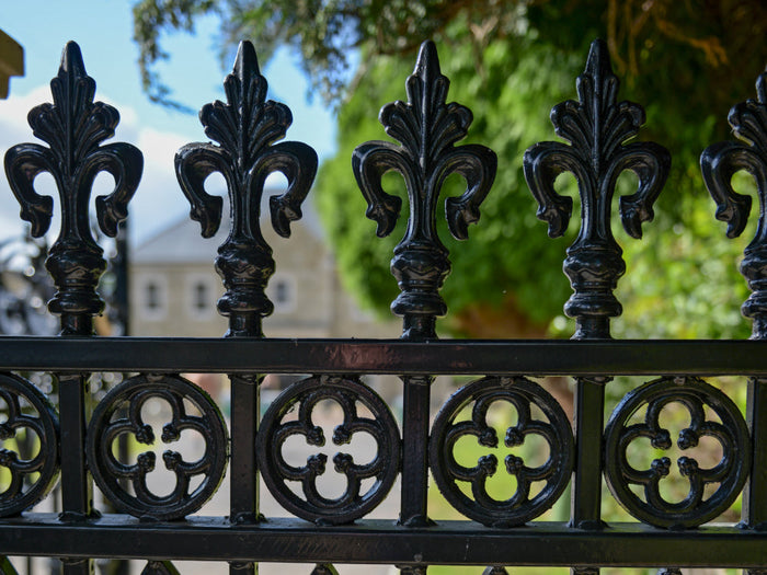 Decorative Finials & Railheads: Fleur‑de‑Lys, Spear, Arrow and More